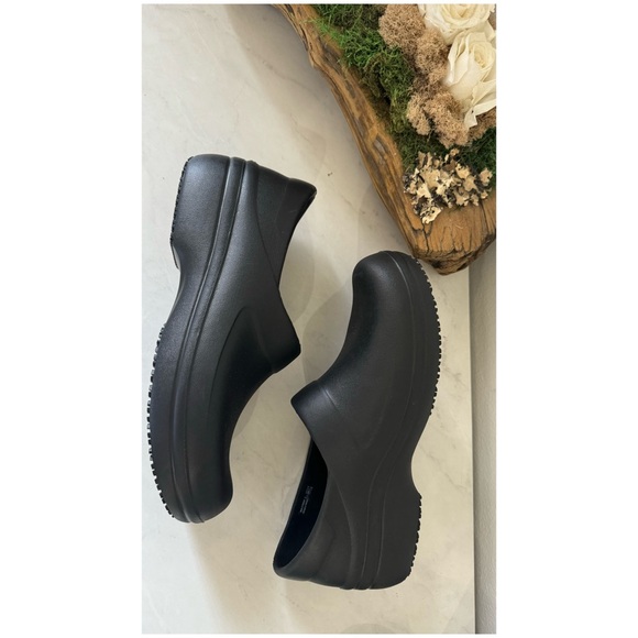 CROCS | Shoes | Crocs Dual Comfort Black Women Clogs | Poshmark
